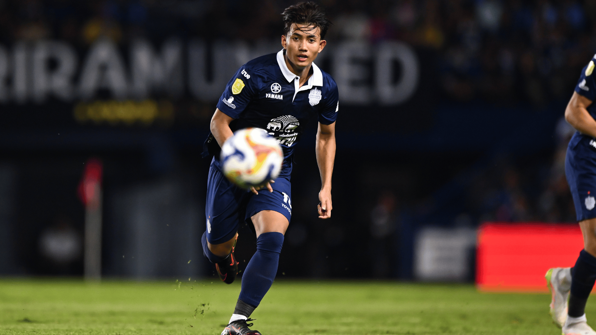STOCK RISES IN BURIRAM UNITED FC STAR SUPHANAT MUEANTA WITH SHOPEE CUP ...