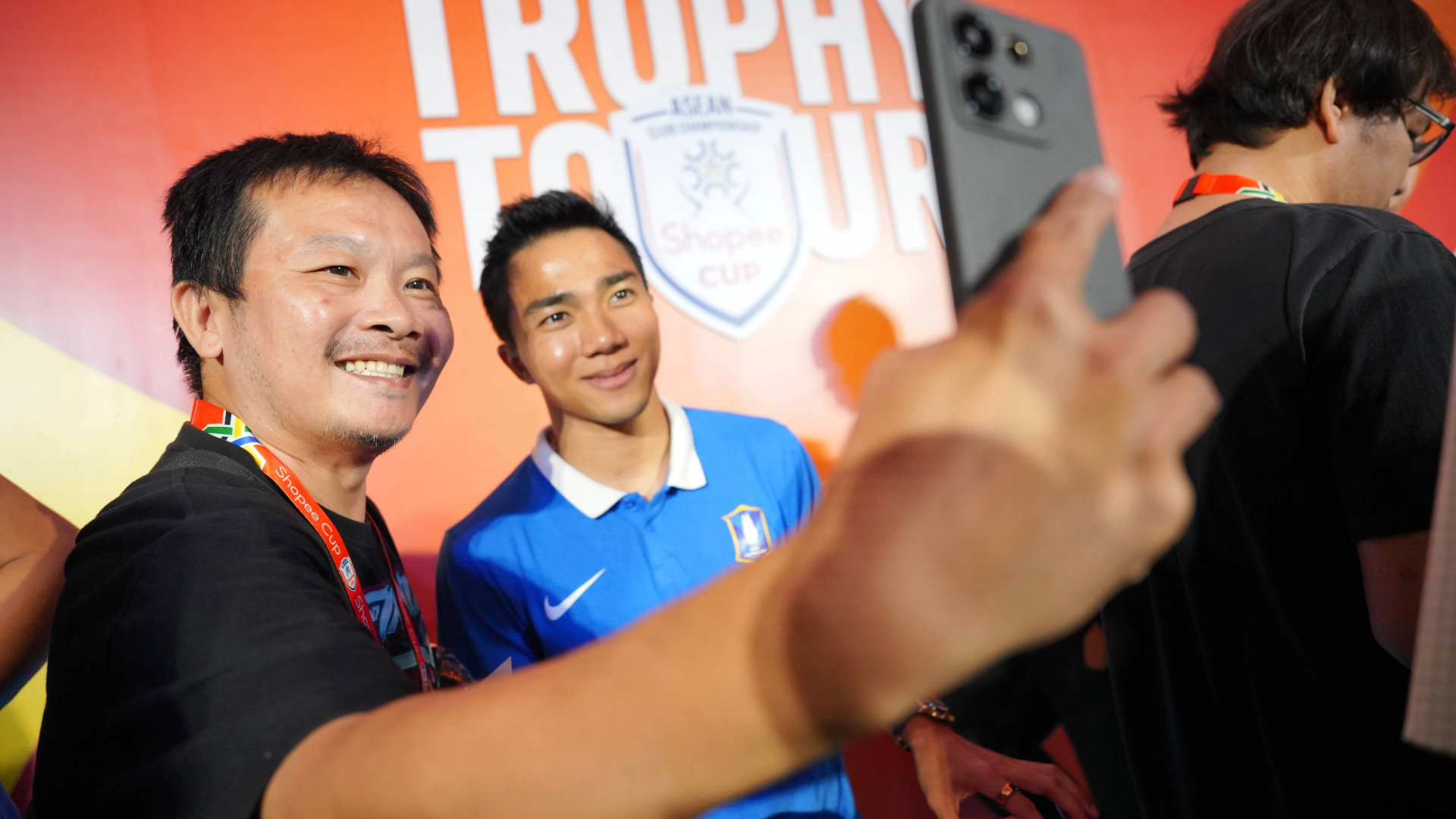 Shopee Cup Trophy Tour | Bangkok 🇹🇭